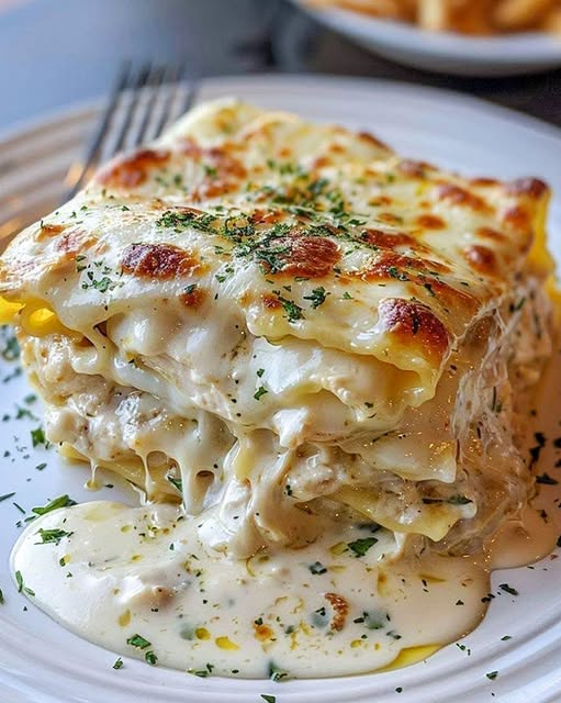 Recipe - CHICKEN - Creamy Chicken Lasagna with White Sauce | The Helper